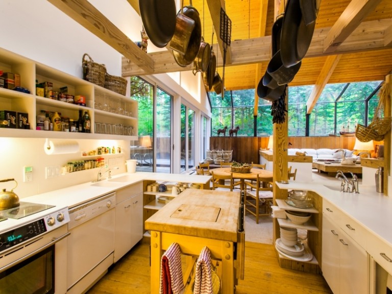 An Amazing Colorado Apartment Design Among The Trees - RooHome