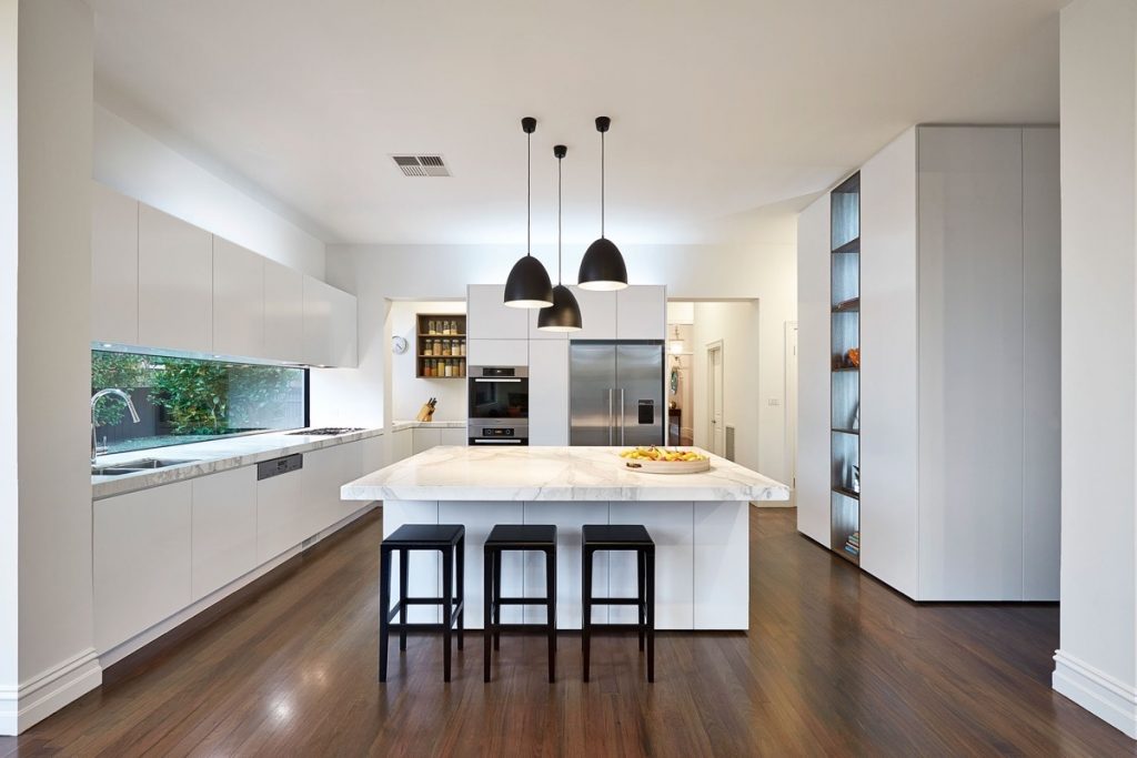 Applying this luxury kitchen designs which combining with a white color ...