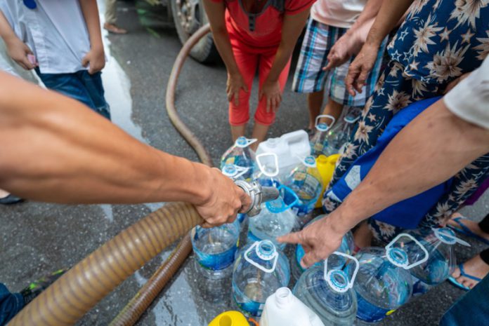 3 Tips For Preparing And Storing An Emergency Water Supply - RooHome