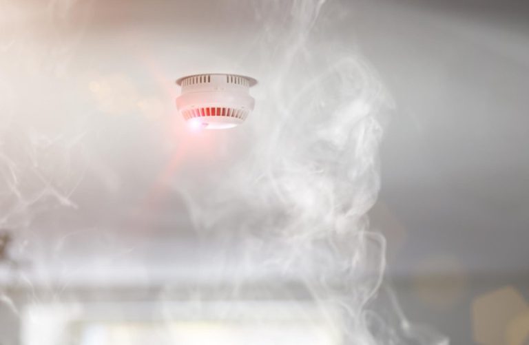 How Do Smoke Detectors Work? - RooHome