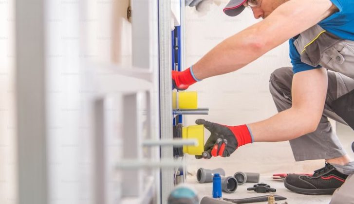 Top Reasons to Hire Professional Plumbers for Your Home - RooHome